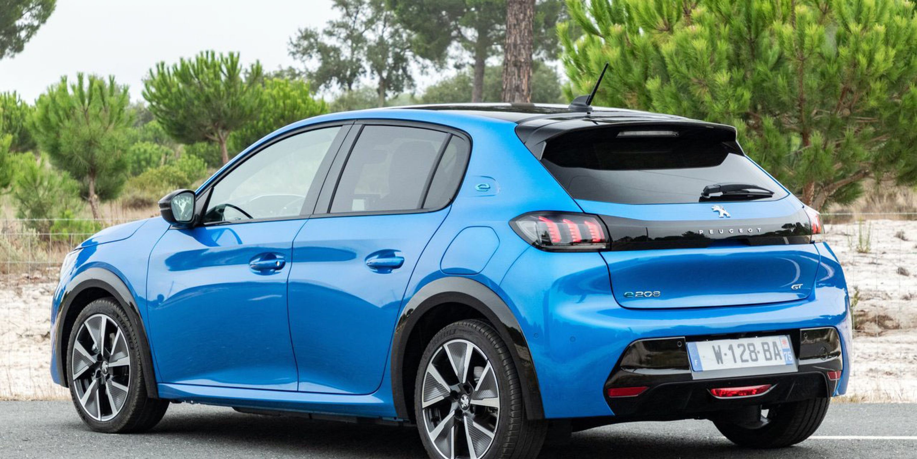 The new Peugeot e-208 GT Premium | Jurni