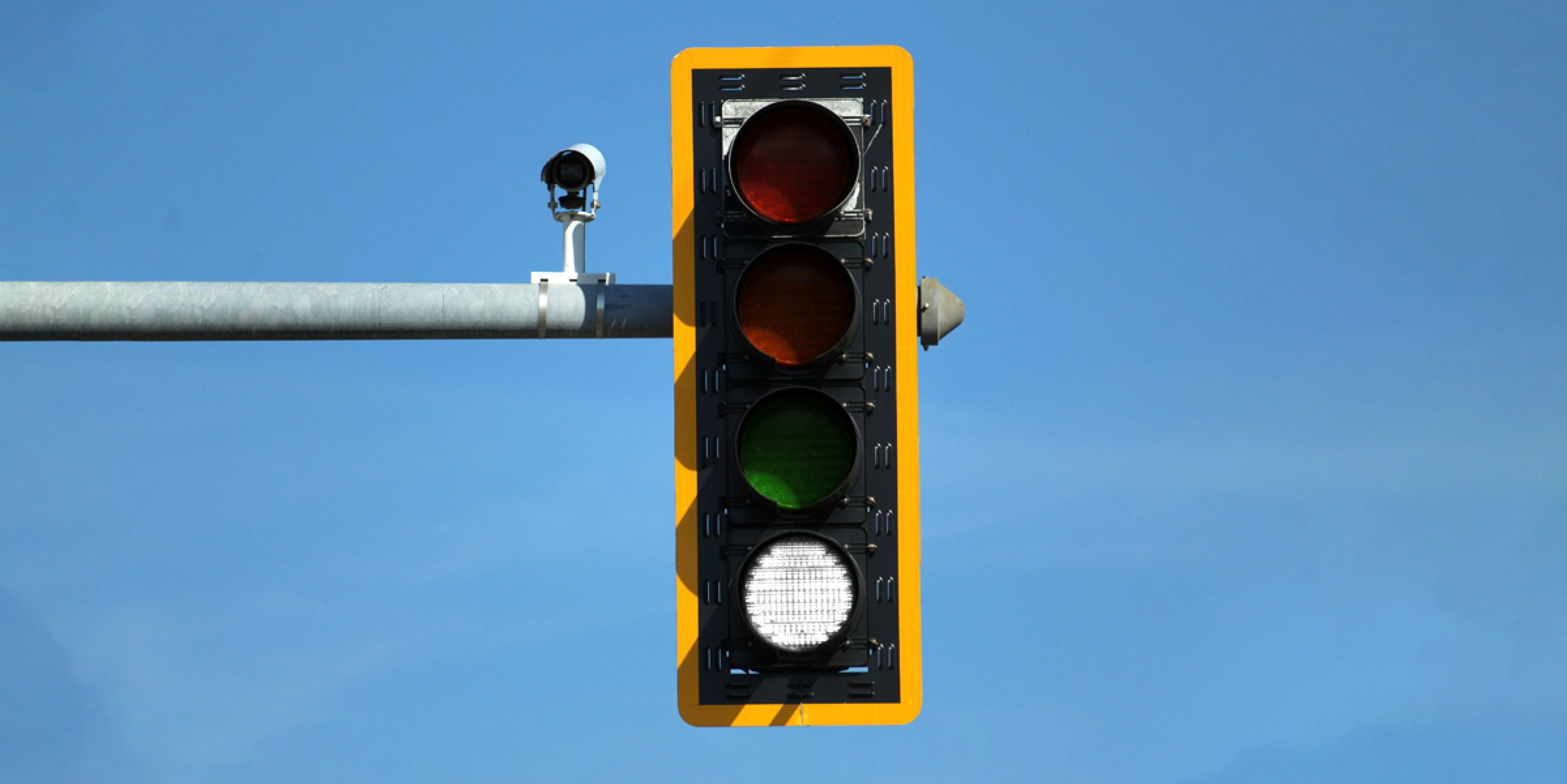 Study Says Future Traffic Lights Could Have 4 Colours | Jurni
