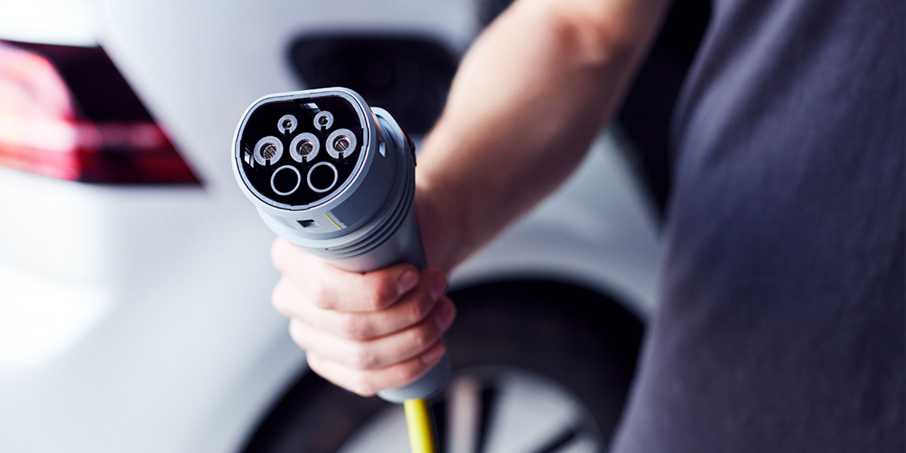What Does kW and kWh Mean in Electric Cars? | Jurni